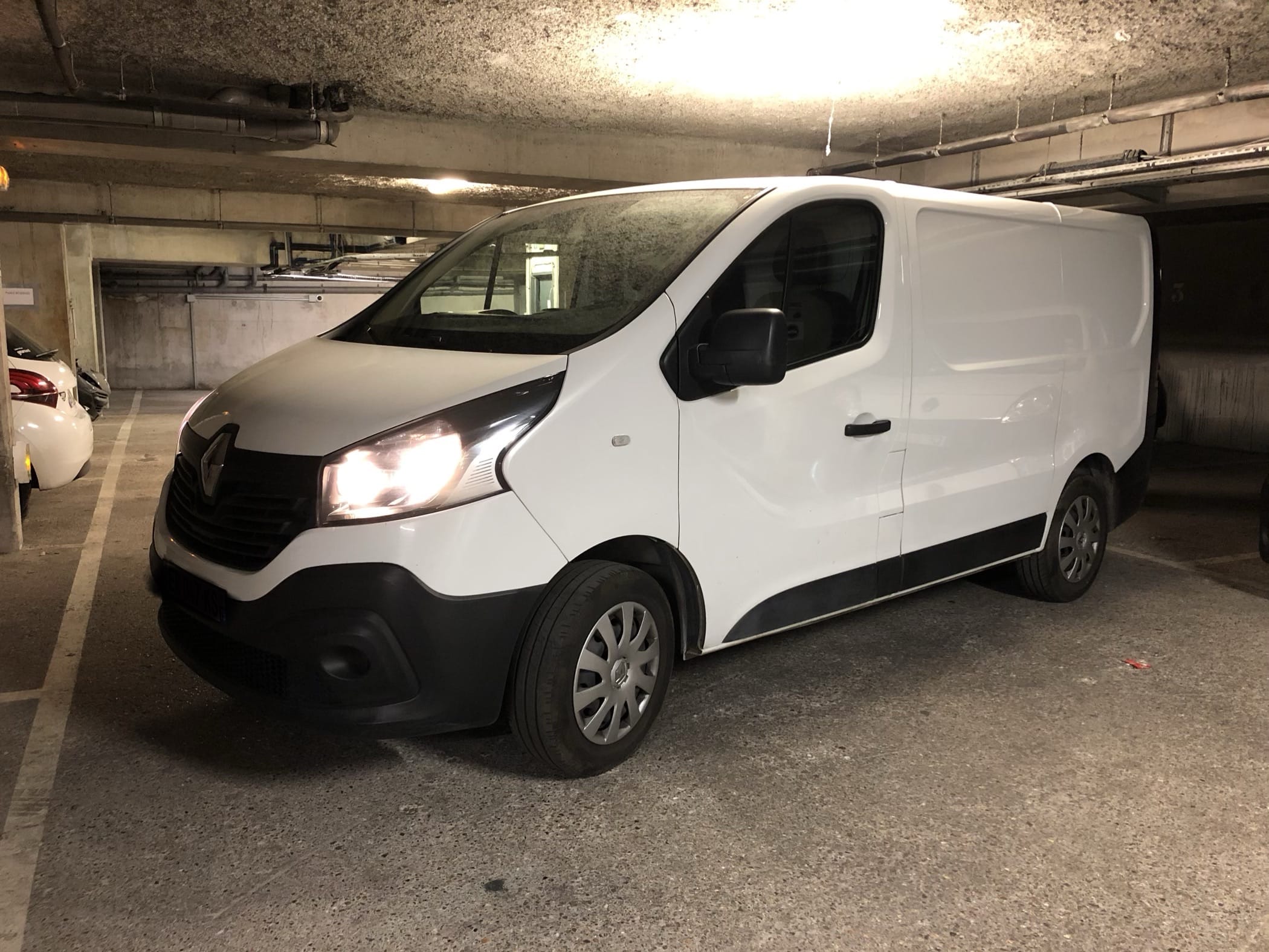 Location Utilitaire Renault Trafic 2017 Diesel à Paris (20 Rue de Lagny ...