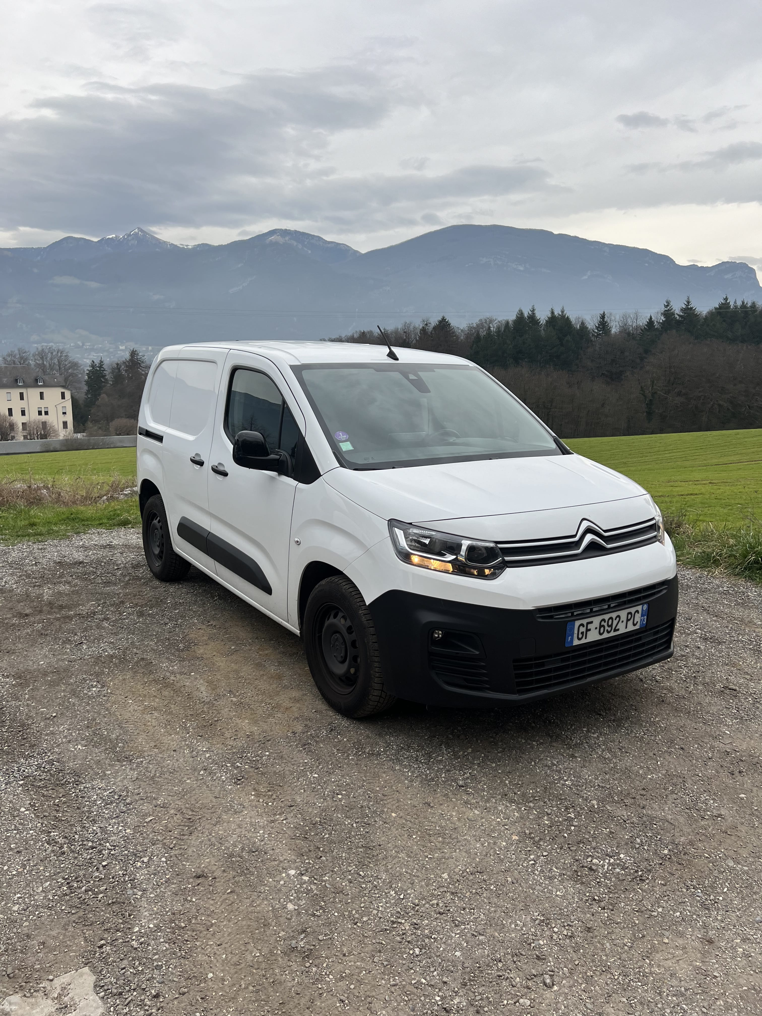 Location Utilitaire Citroen Berlingo Plancher Cabine 2022 Automatique à ...