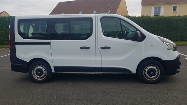 Location Minibus Renault Trafic Passenger 2015 Diesel 9 places à Paris ...