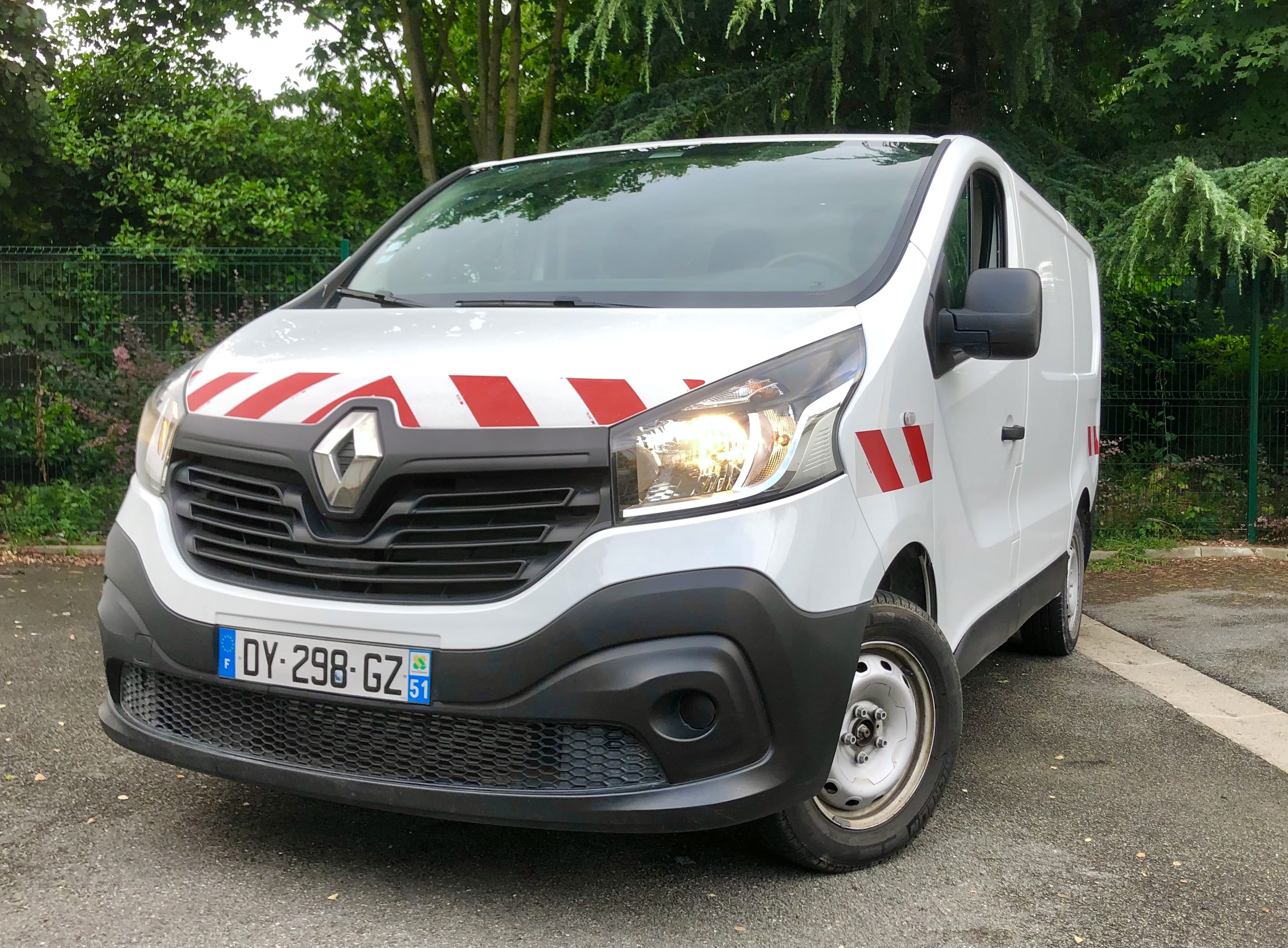 Location Utilitaire Renault Trafic 2015 Diesel à Paris (65 Rue de Rome ...