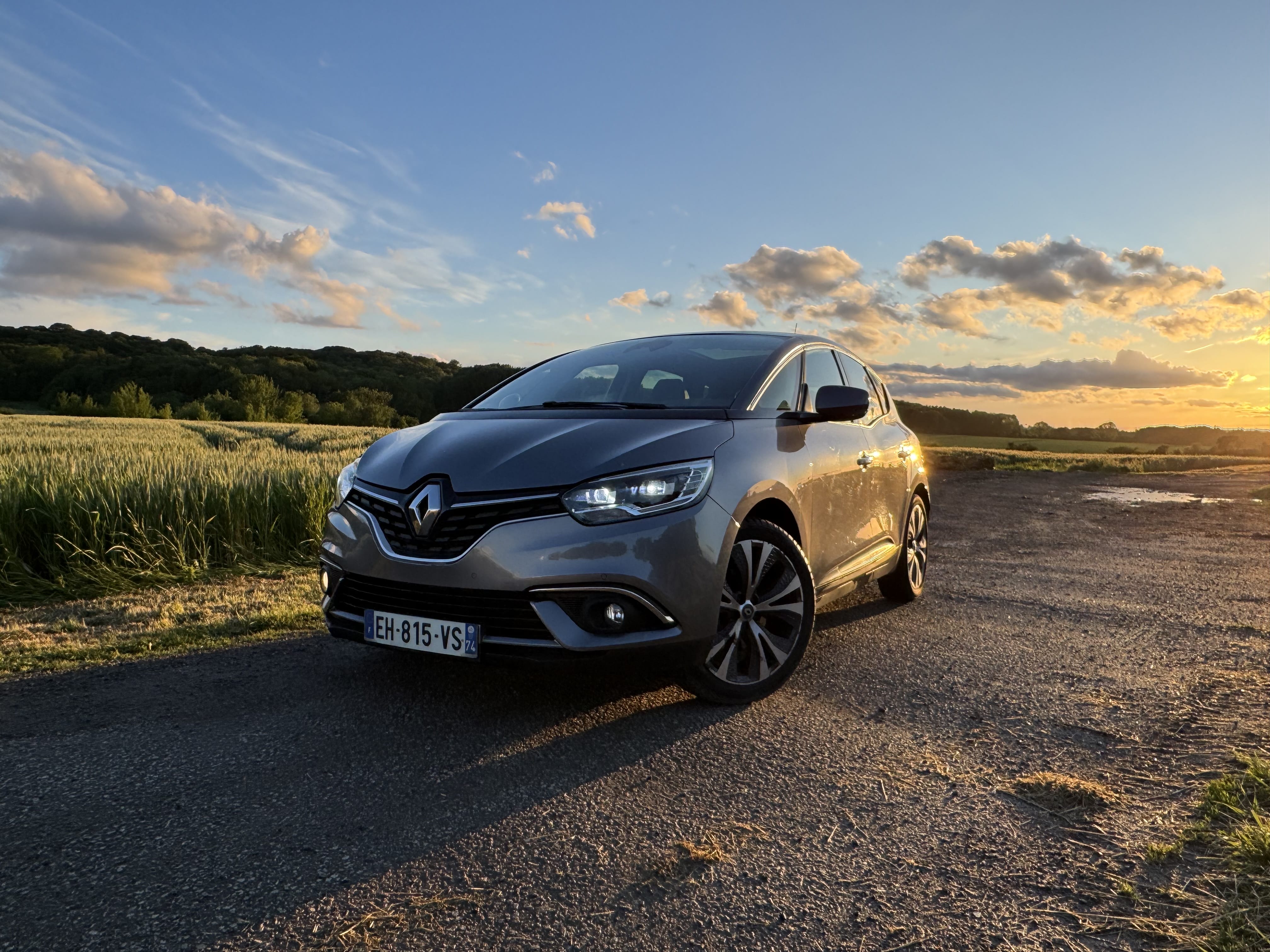 Location Renault Scenic 2016 à Versailles (9 Av. de Paris) - Getaround