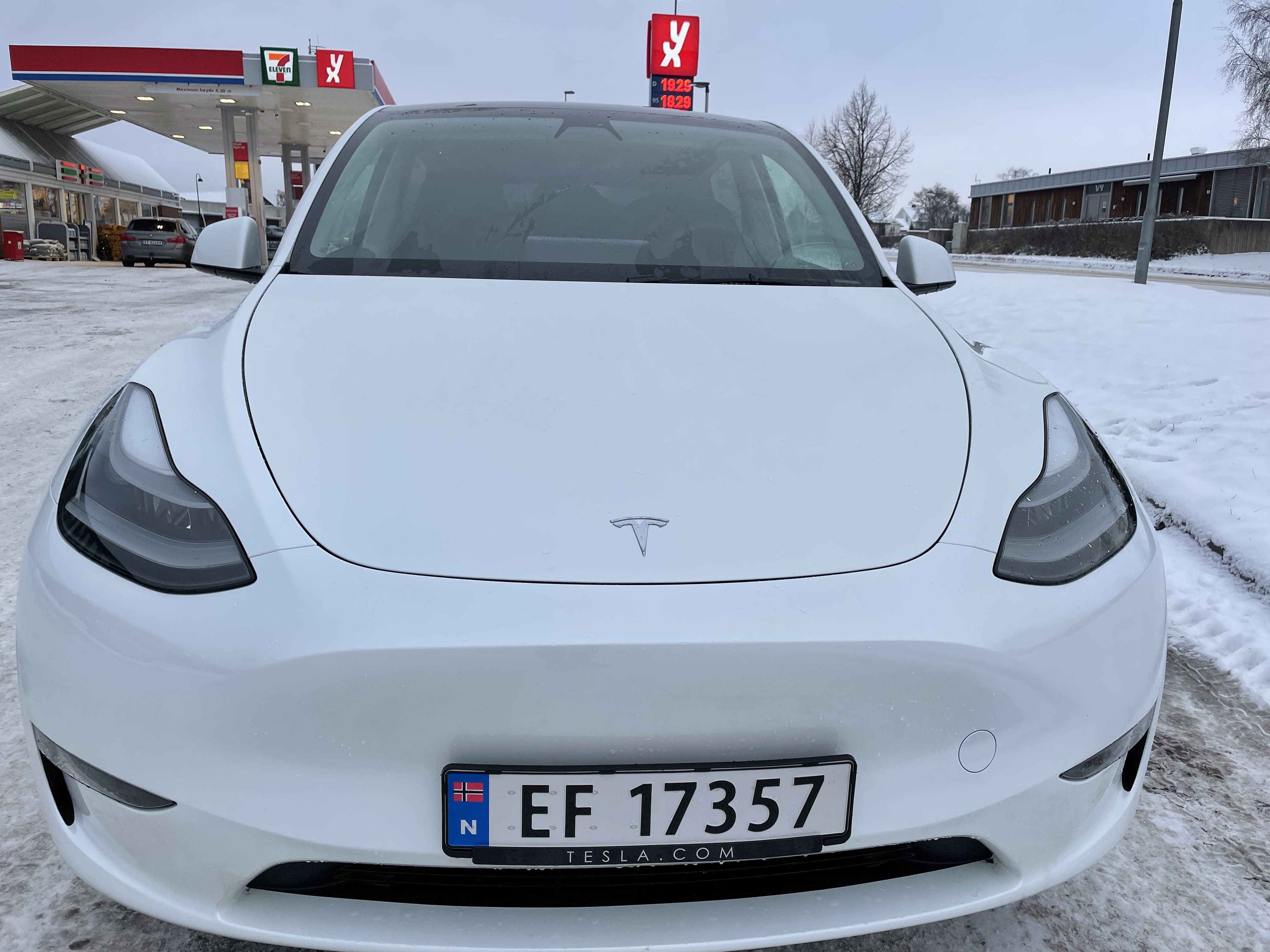 Lei en Tesla Model Y 2022 Elektrisk Automatisk i Hamar (Torggata 13 ...
