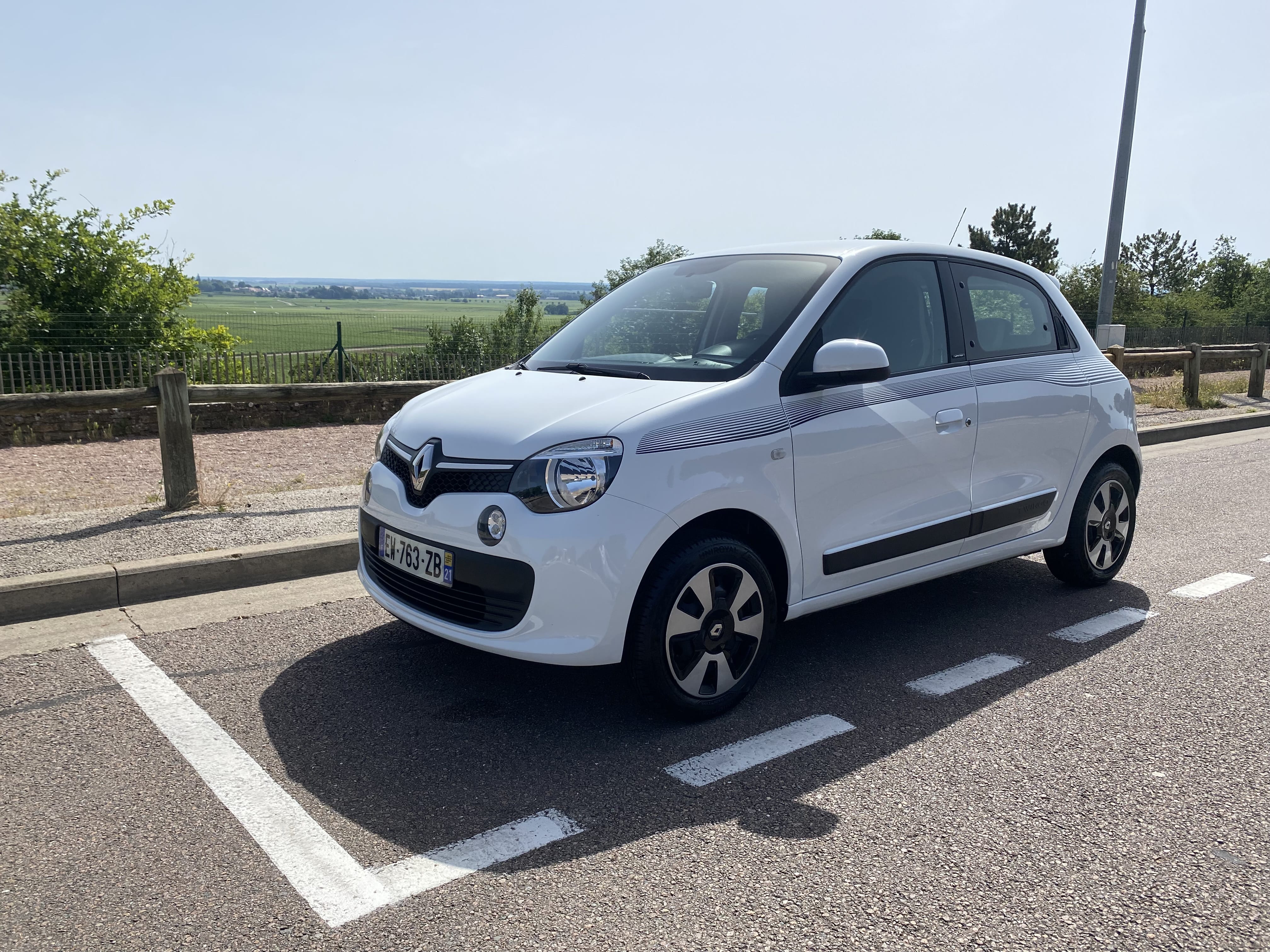Location Renault Twingo 2018 à Paris (4 Rue du Clos, Paris, France ...